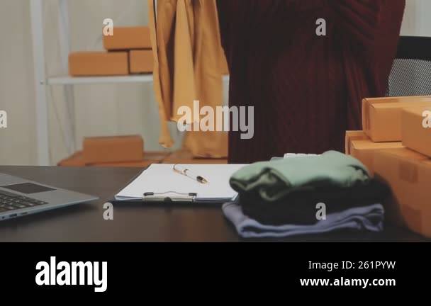 Man packing a parcel Stock Videos & Footage - HD and 4K Video Clips - Alamy