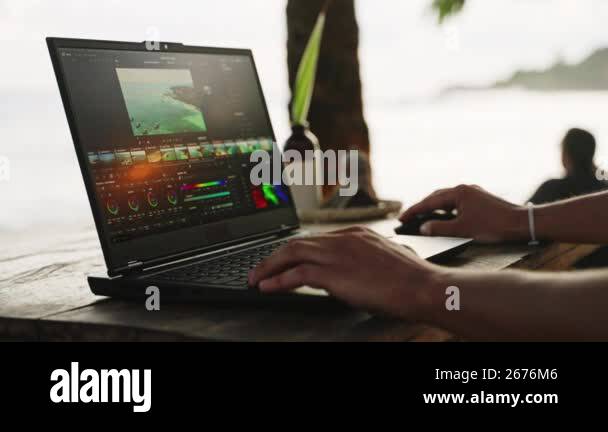 Editor backdrop Stock Videos & Footage - HD and 4K Video Clips - Alamy