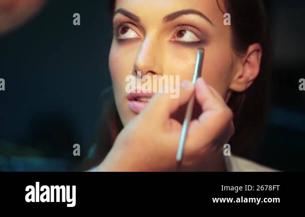 Makeup artist applying eyeshadow. Makeup girl. Close-up eyeshadow make ...