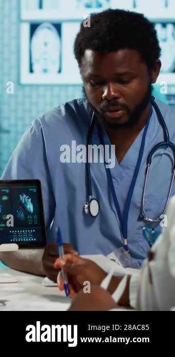 Vertical video Medical professionals collaborating using diagnostic ...
