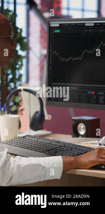 Vertical video Day trader reacting with frustration after losing money ...