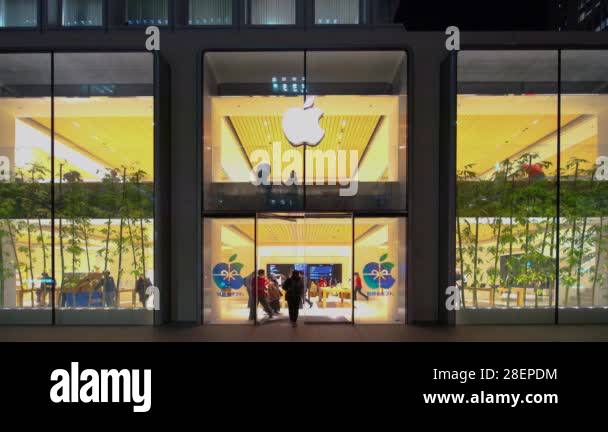 tokyo, chiyoda - dec 26 2024: Apple's largest store in Japan located at ...
