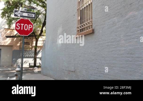 New York City oneway crossroad, Minetta street intersection one way ...
