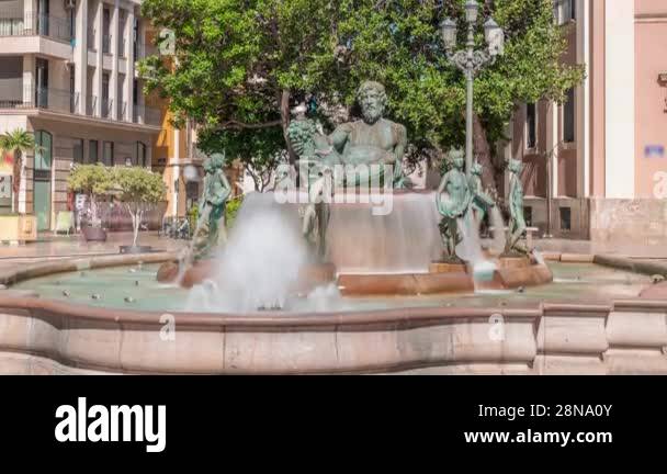 Timelapse of Plaza de la Virgen with the iconic Turia Fountain in ...