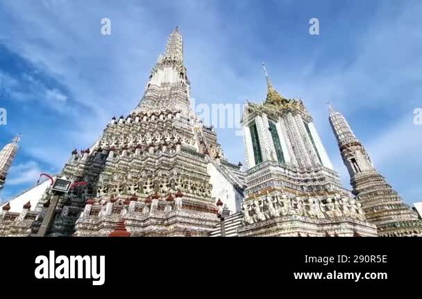 Explore the stunning details of Wat Arun, one of Bangkoks iconic ...