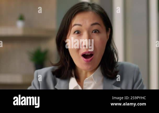 Shocked surprised female Asian businesswoman chinese korean woman girl ...