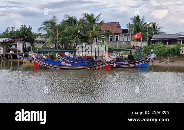 Wave goodbye boat Stock Videos & Footage - HD and 4K Video Clips - Alamy