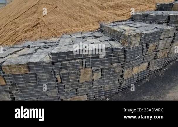 sorting of construction waste and subsequent use of residues. concrete ...