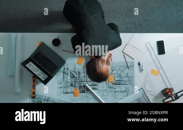 Time lapse of skilled project manager holding project plan and explain ...