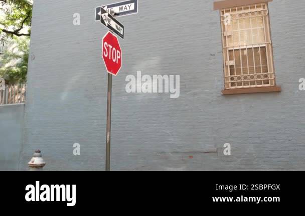 New York City oneway crossroad, Minetta street intersection one way ...