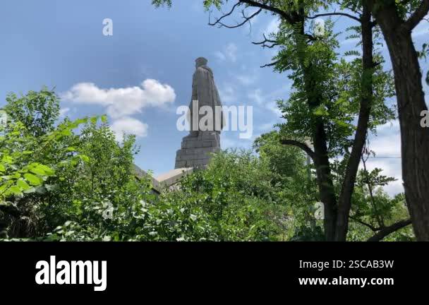 Soviet era statue Stock Videos & Footage - HD and 4K Video Clips - Alamy