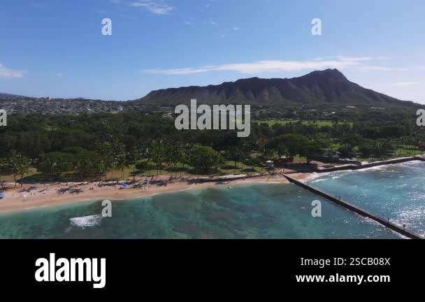 Aerial view of Oahu, Hawaii, featuring Diamond Head crater, turquoise ...