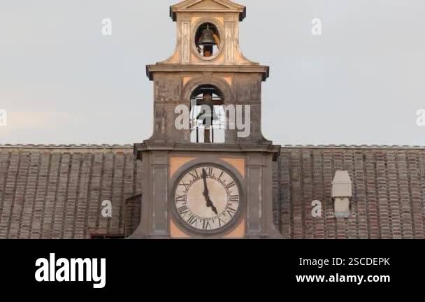 Clock and turret Stock Videos & Footage - HD and 4K Video Clips - Alamy