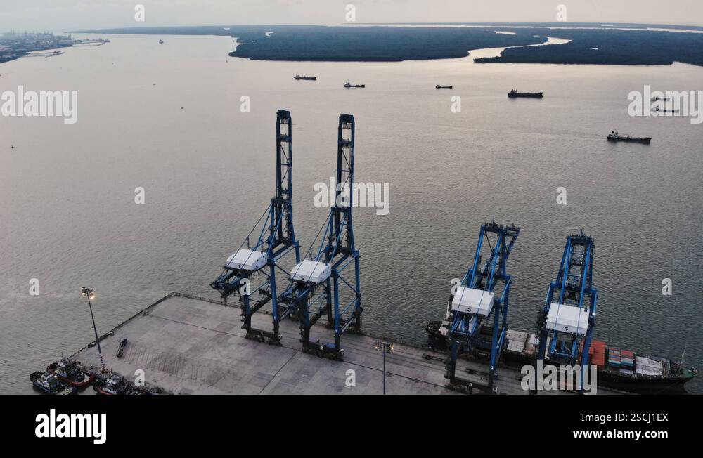 shipping yard at north port Stock Video Footage - Alamy