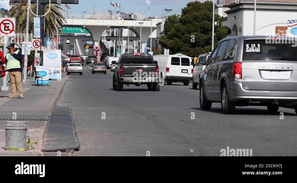 Ciudad Juarez Mexico traffic business at border to El Paso Texas 4K ...