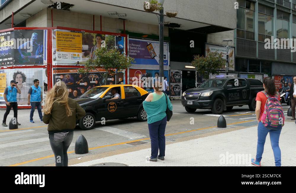 Black intimidating special vehicle from city police Operaciones ...