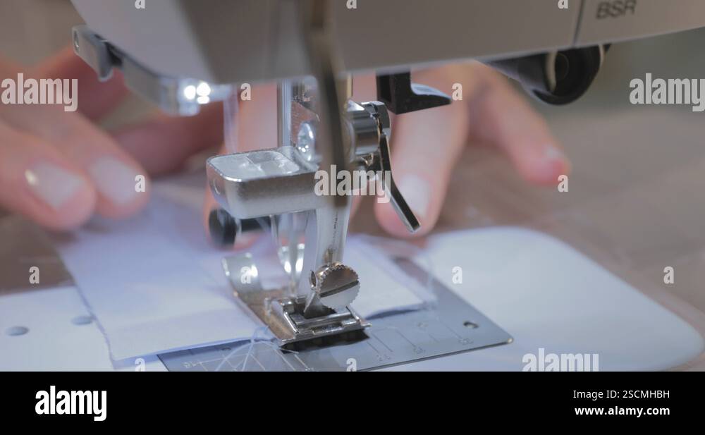 Video of work of the master seamstress on the automatic sewing machine ...