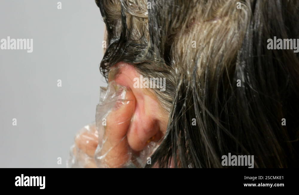 Gray hair at the roots of women, which itself dyes hair with special ...