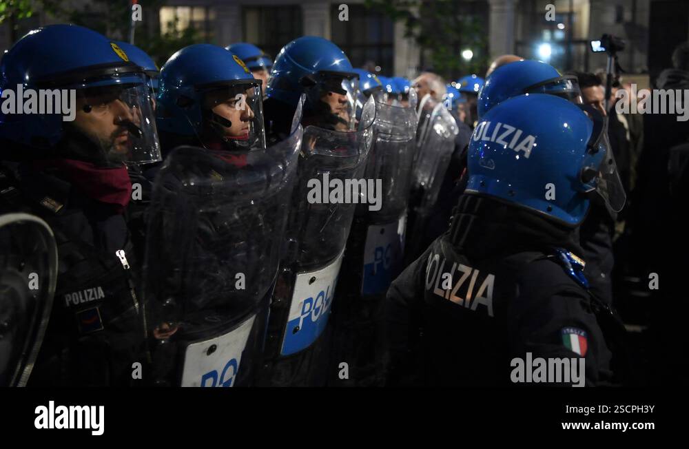 Italian Police officers in full riot gear at night during violent demo ...