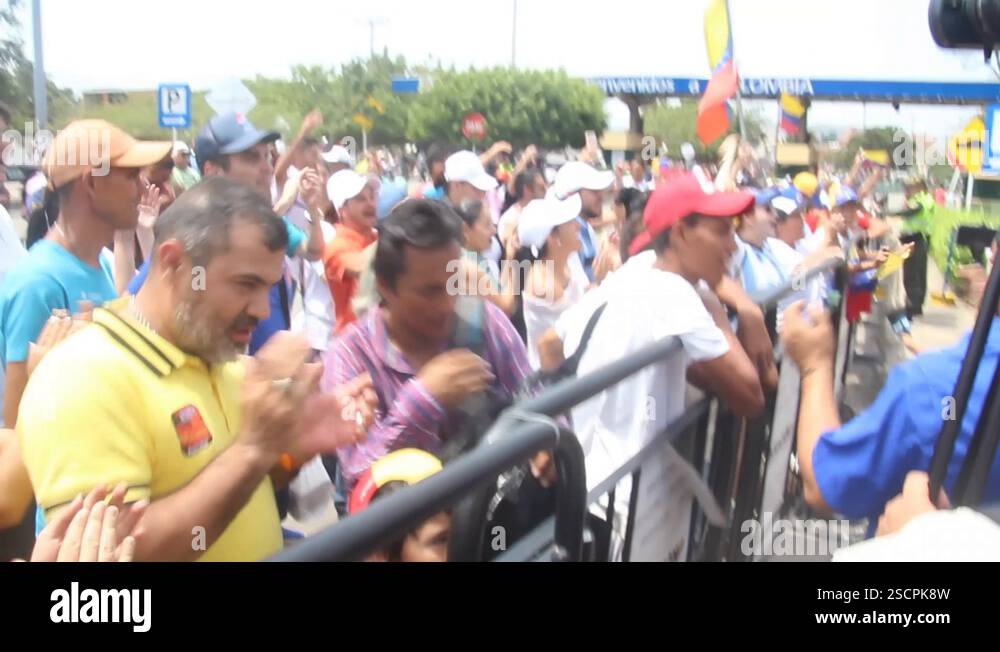Venezuelan migrants protesting 1 Stock Video Footage - Alamy