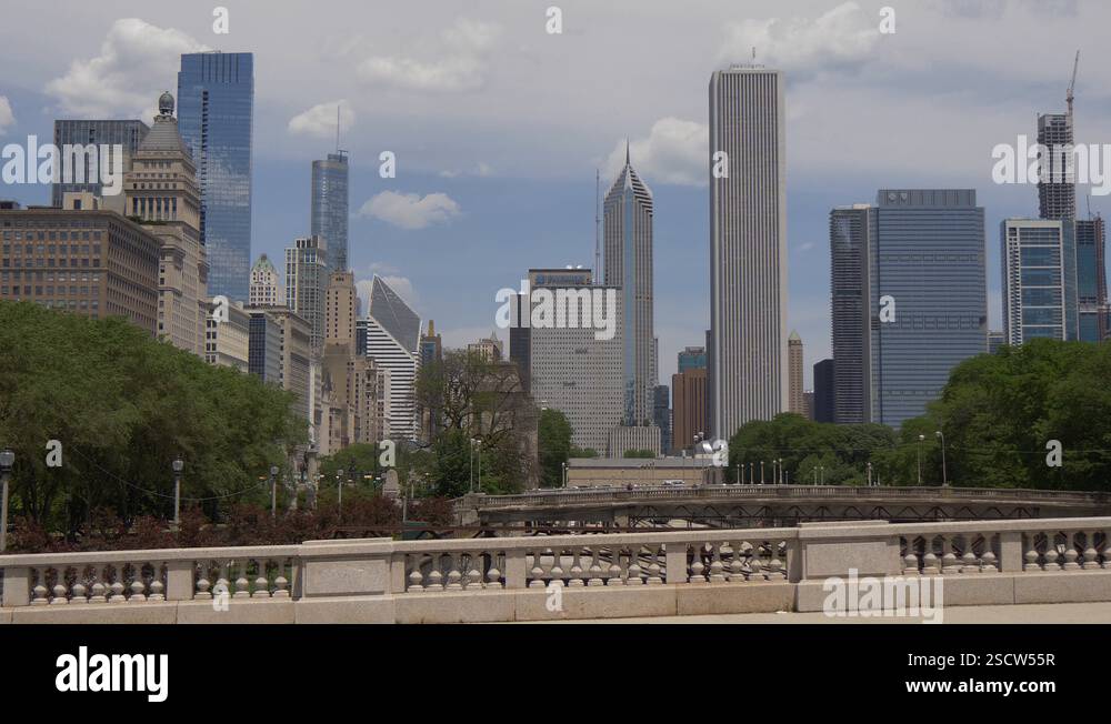 The high-rise buildings of Chicago downtown view from Grant Park ...