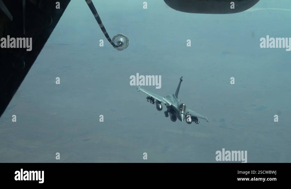 French Air force Dassault Rafale approaching drogue for in-flight ...