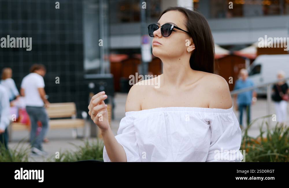 Crowded bench Stock Videos & Footage - HD and 4K Video Clips - Alamy