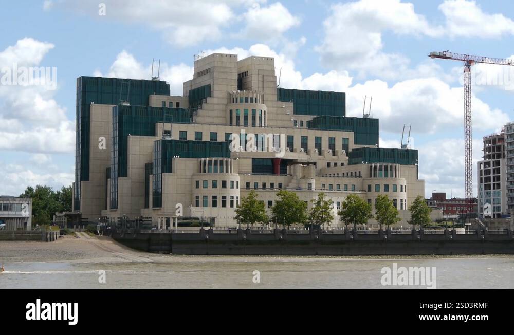 The headquarters building of the UK Secret Intelligence Service Stock ...