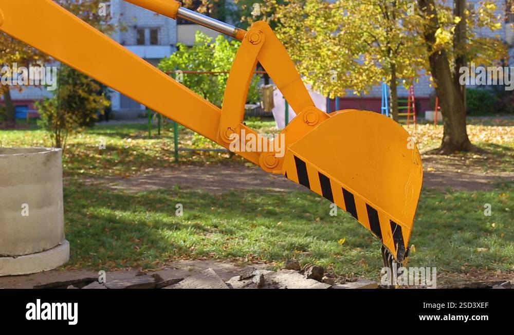 The multi-functional hydraulic rear loader bucket of an excavator ...