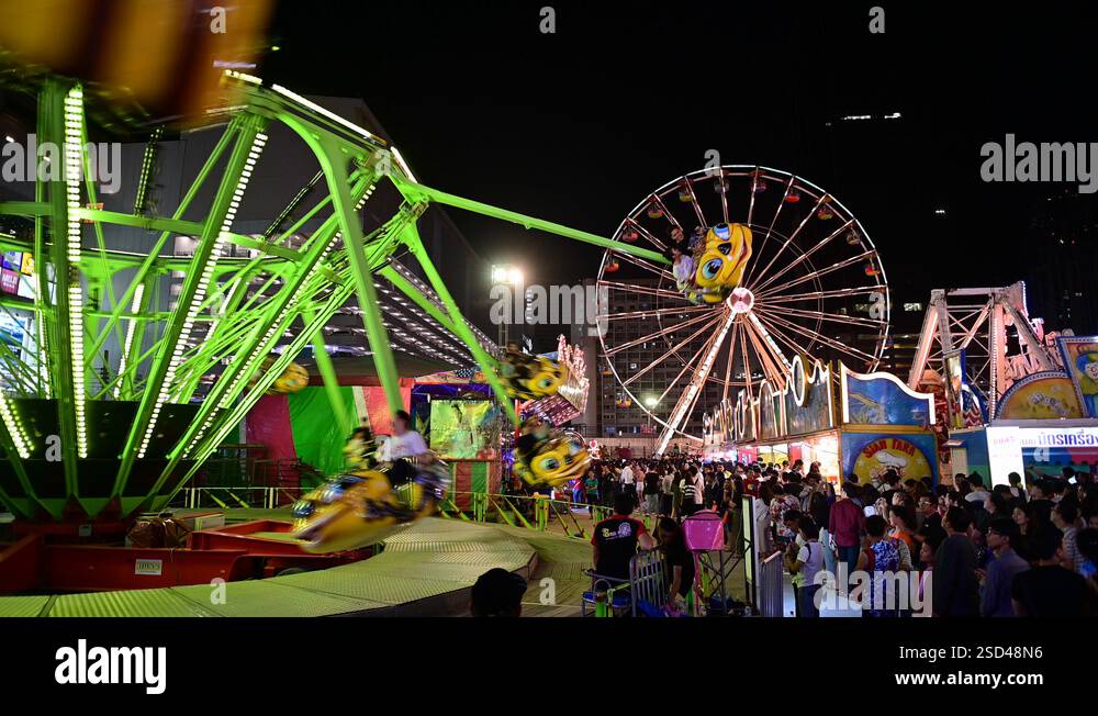 4K Carousel flying bee in night amusement park Stock Video Footage - Alamy