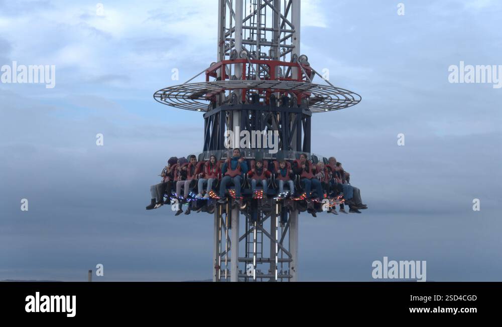 People enjoying the ride on free-fall attraction in lunapark ...