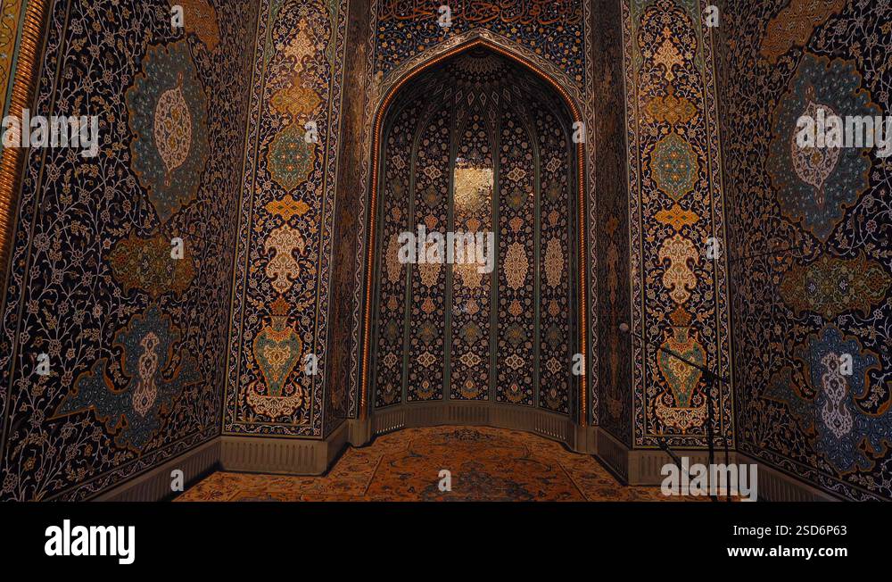 Muscat, Oman - Jan 24, 2020: Mihrab in Sultan Qaboos Grand Mosque ...