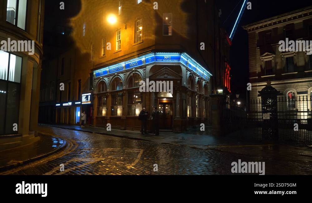 Guildford Arms Pub in Edinburgh by night - EDINBURGH, SCOTLAND ...
