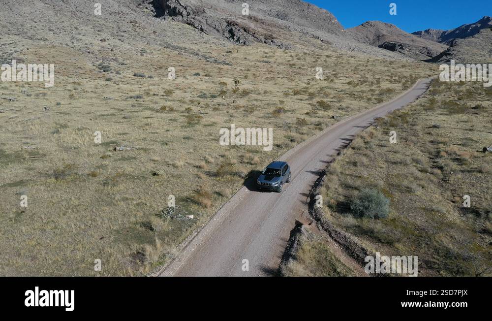 Aerial Utah desert circle vehicle dirt road 4K Stock Video Footage - Alamy