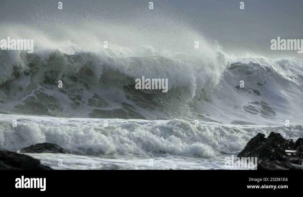 Extreme waves Stock Videos & Footage - HD and 4K Video Clips - Alamy