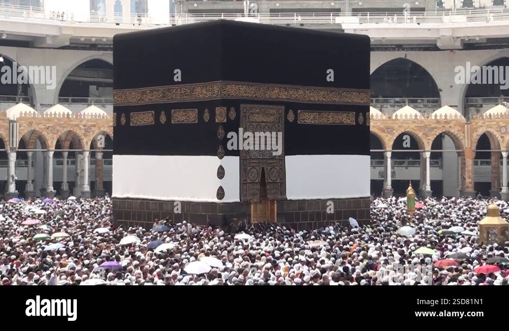 Muslims from all over the world gathered to perform Umrah or Hajj in ...