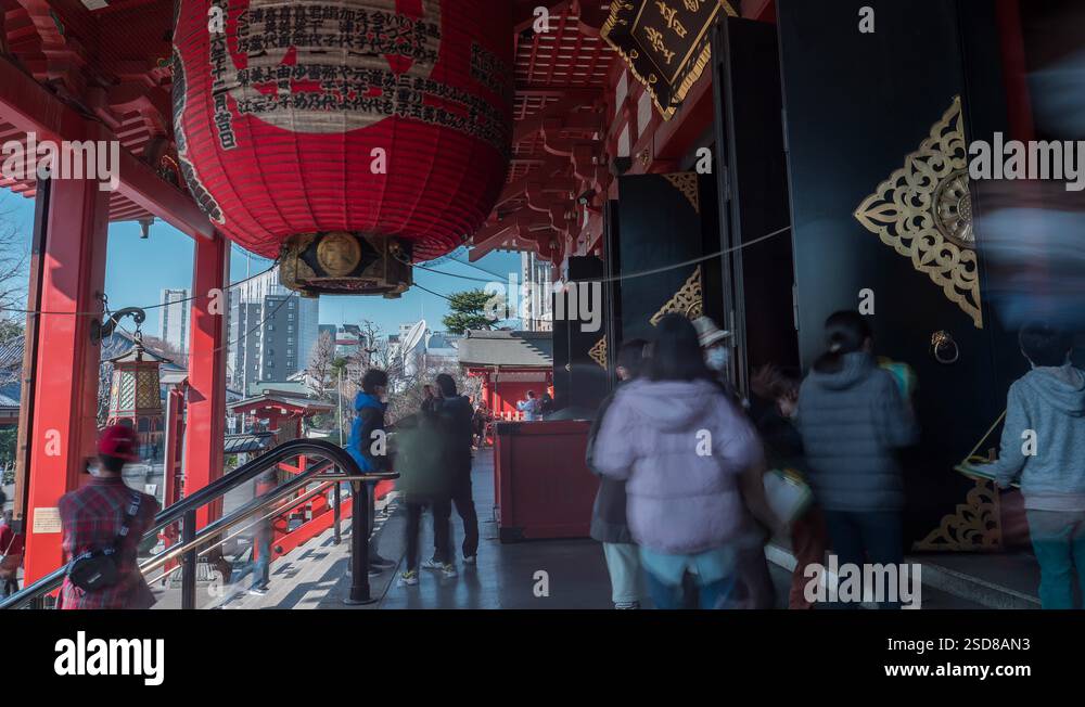 Crowd of people praying at the sacred Sensō-ji temple, Asakusa. 4K time ...