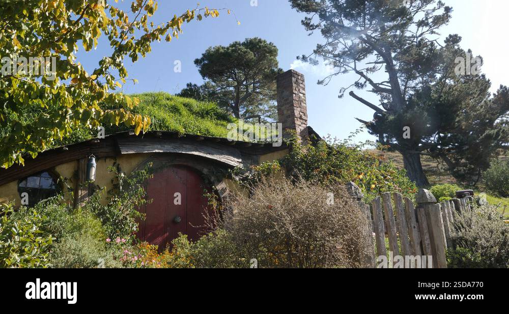 Hobbiton, Movie Set of the Lord of the Rings Movies, Auenland, New ...