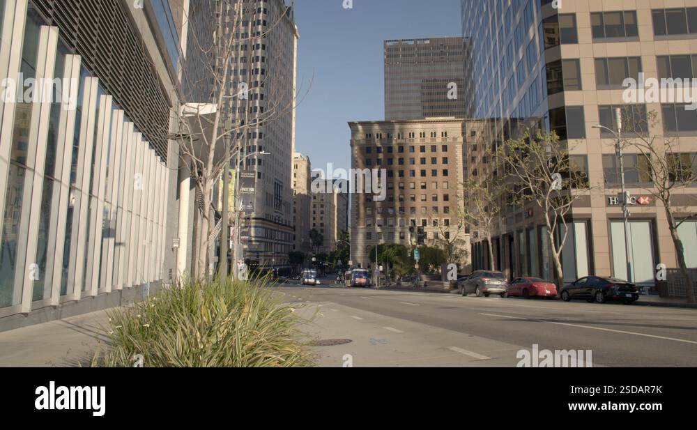 Sparse traffic looking east on 7th Street in Downtown Los Angeles 4K ...