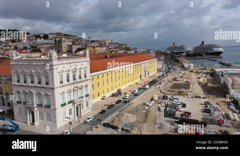 Beautiful buildings around Commerce Square Lisbon - the famous Praca do ...