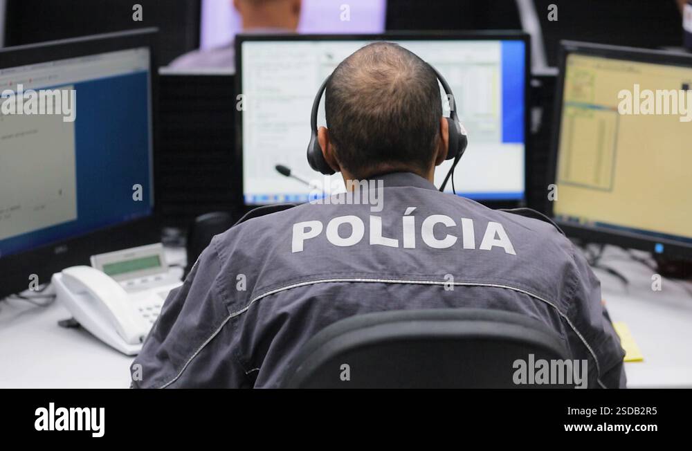 police emergency dispatcher call emergency call center in sao paulo ...