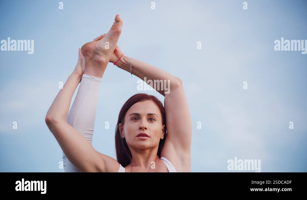 Yoga master doing yoga session at park with view on an ocean Stock ...