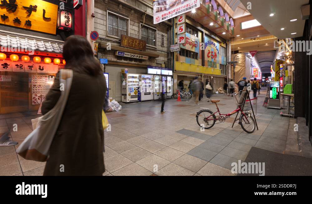 Time lapse shot of Namba center-gai shopping street at late evening ...