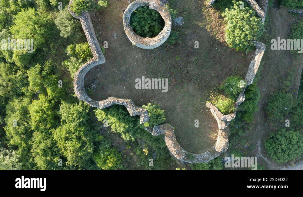 Walls of a medieval fortress - top view: ancient defense castle Stock ...