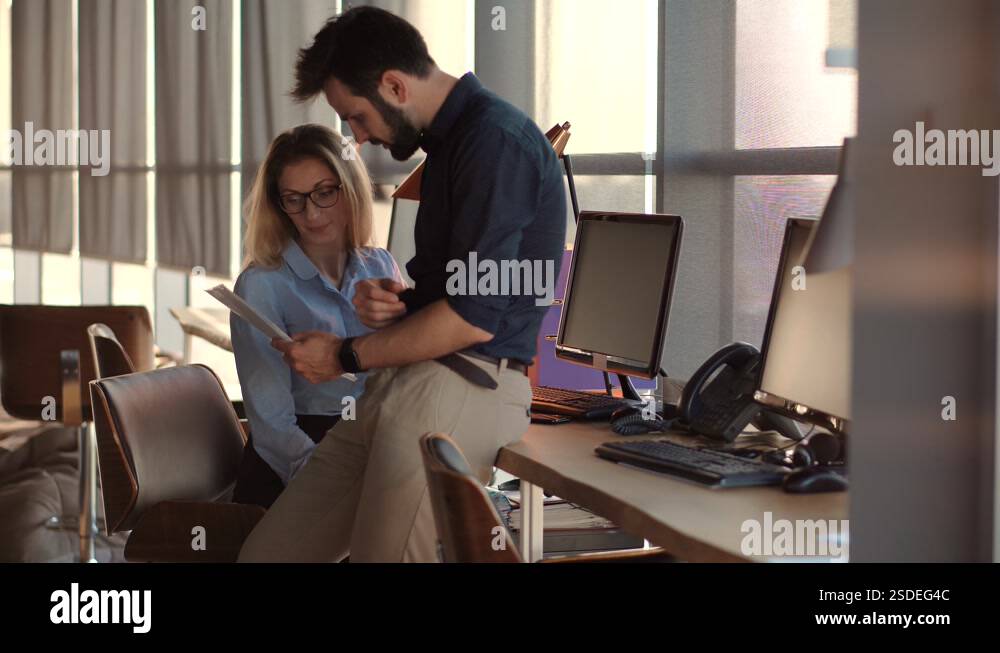 Colleagues Coworker Teamwork In Office.Discussion Meeting Business ...