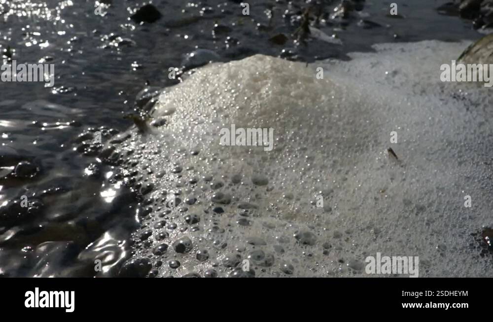 Stack of foam on the shore of Lake accumulated torrential waves Stock ...