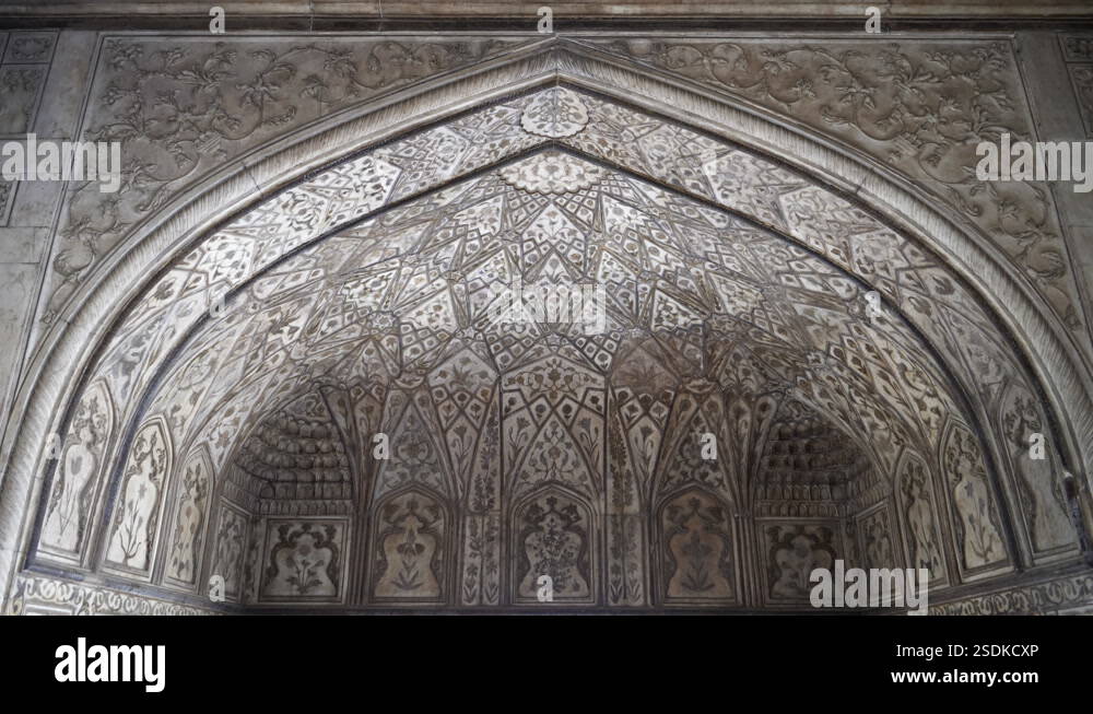 close zoom in on an arch at khas mahal palace in red fort Stock Video ...