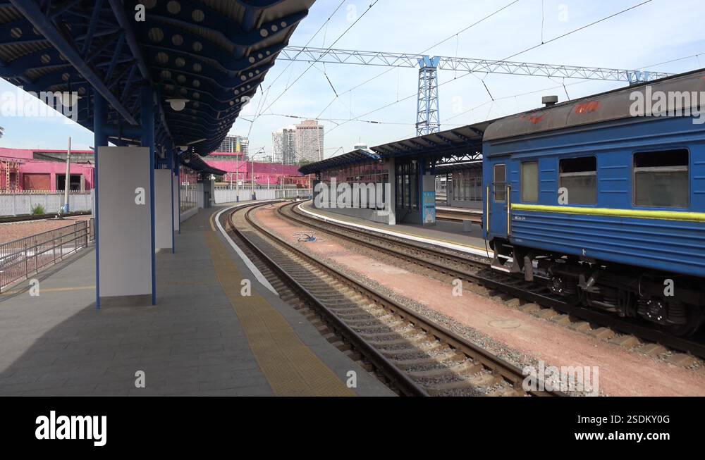 Empty train platform Stock Videos & Footage - HD and 4K Video Clips - Alamy