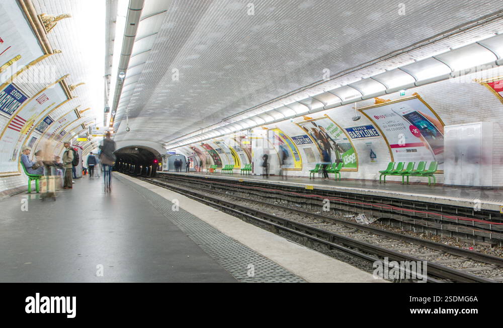 Paris Metro platform timelapse. It is the one of the largest ...