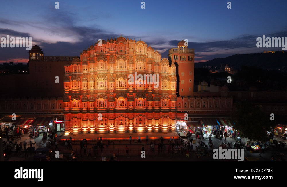 Night View Hawa Mahal aka Palace of the Winds in Jaipur, Rajasthan ...